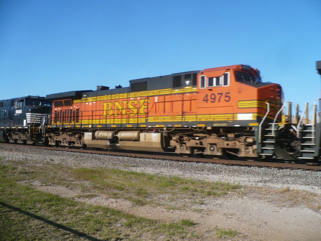 BNSF 4975